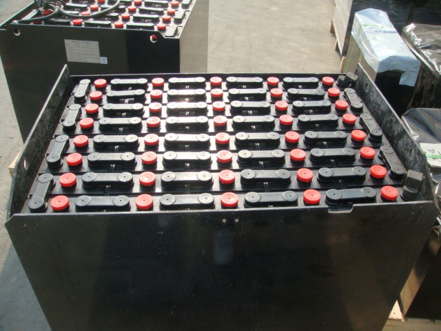 Rechargeable 2V Forklift battery pack 80V traction battery for electric ...